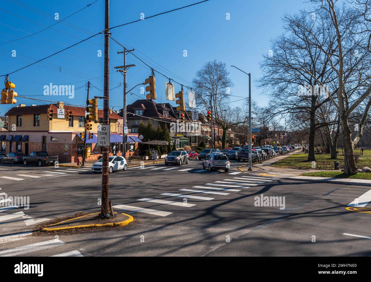 Traffic at the intersection of Forbes and Braddock Avenues next to ...