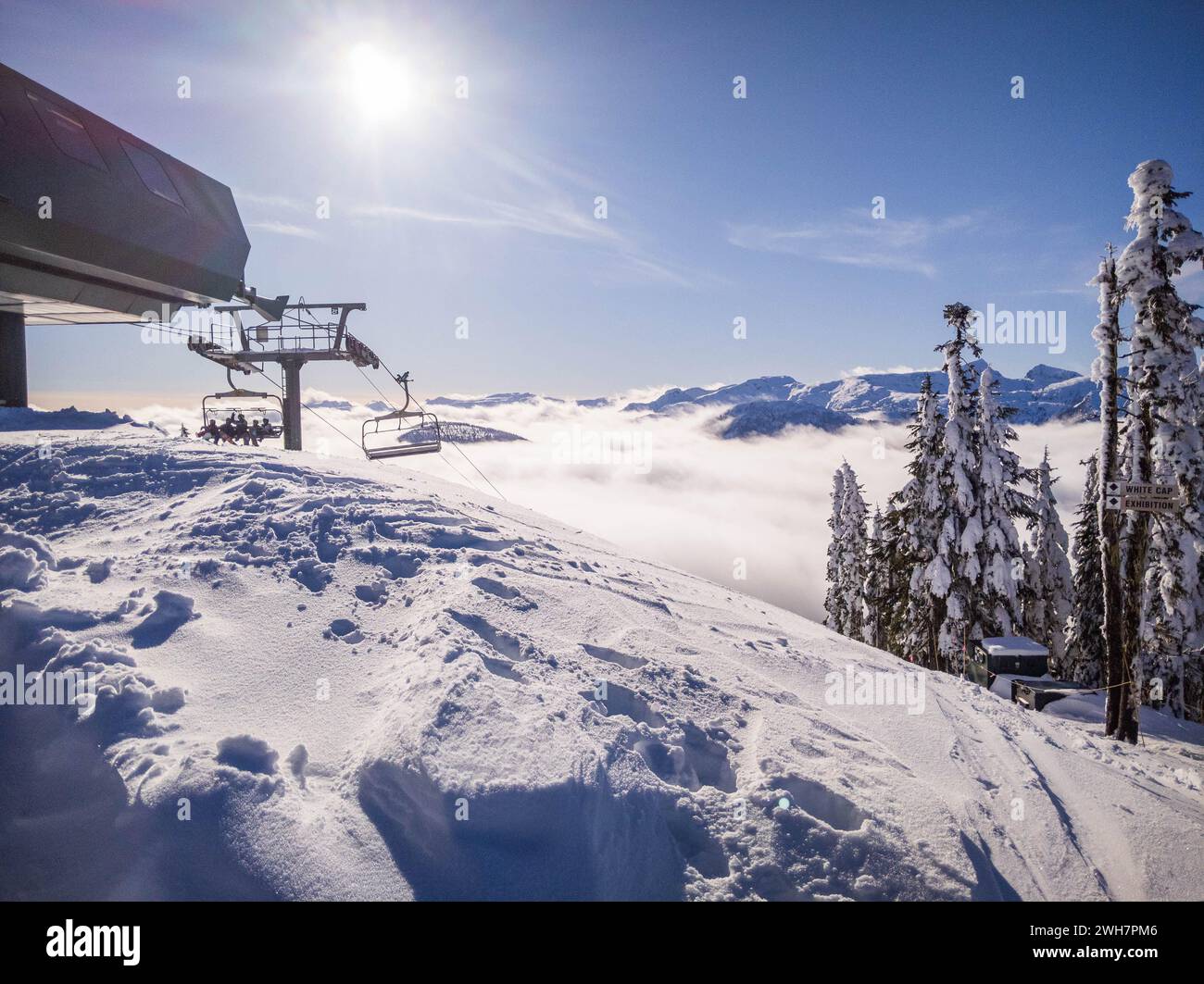 Peak of vancouver chairlift hi-res stock photography and images - Alamy