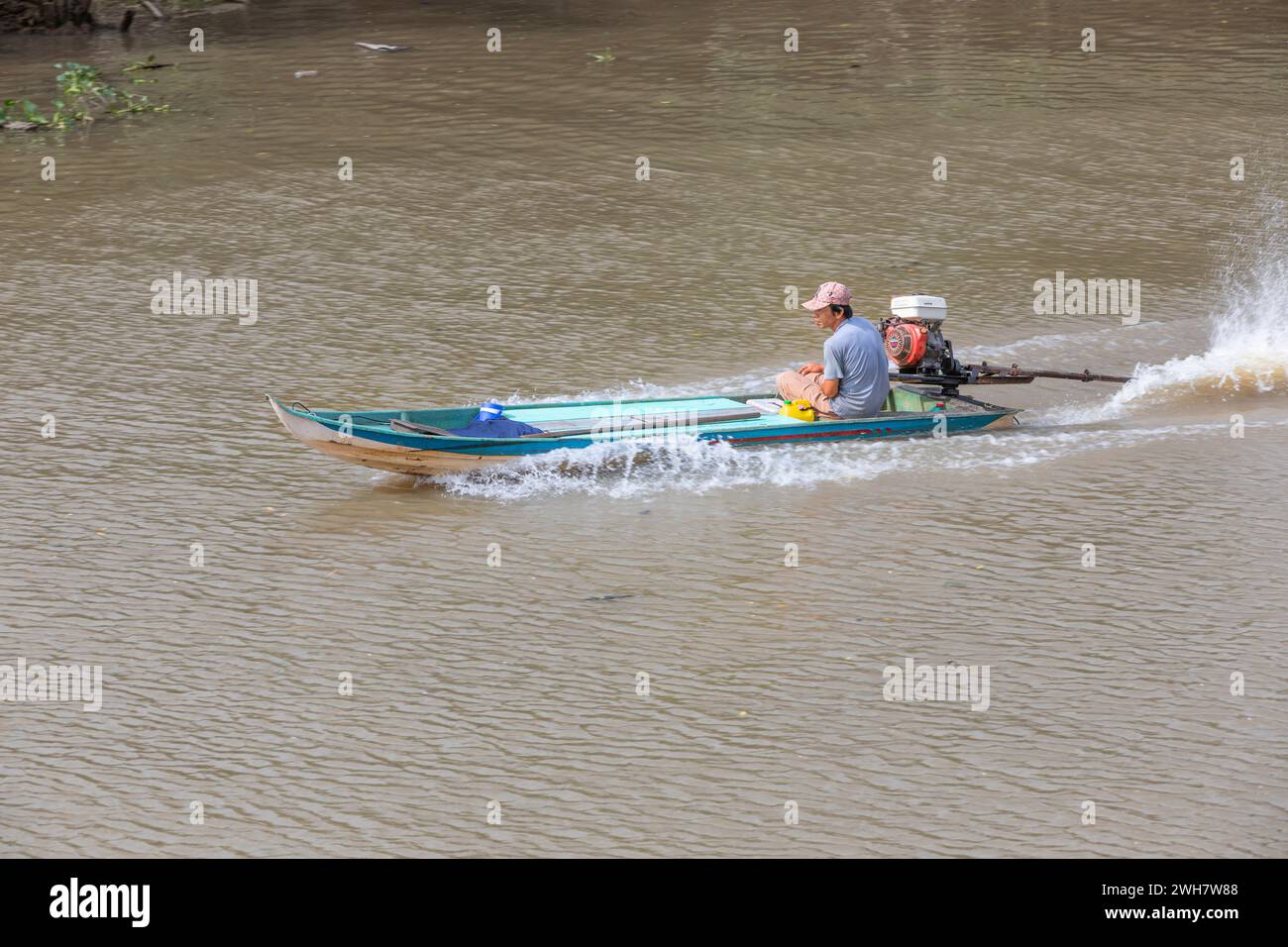 Vietnamese man in a boat hi-res stock photography and images - Alamy