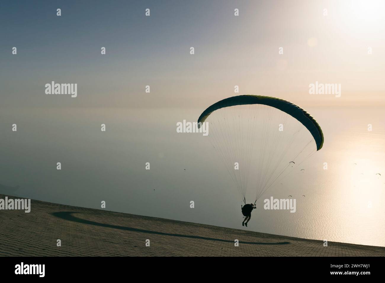 Silhouette paraglider hi-res stock photography and images - Alamy