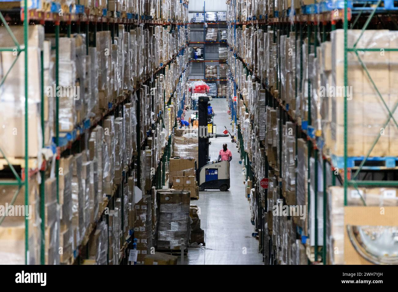 The 1.2 million square foot Ocean State Job Lot distribution center and ...