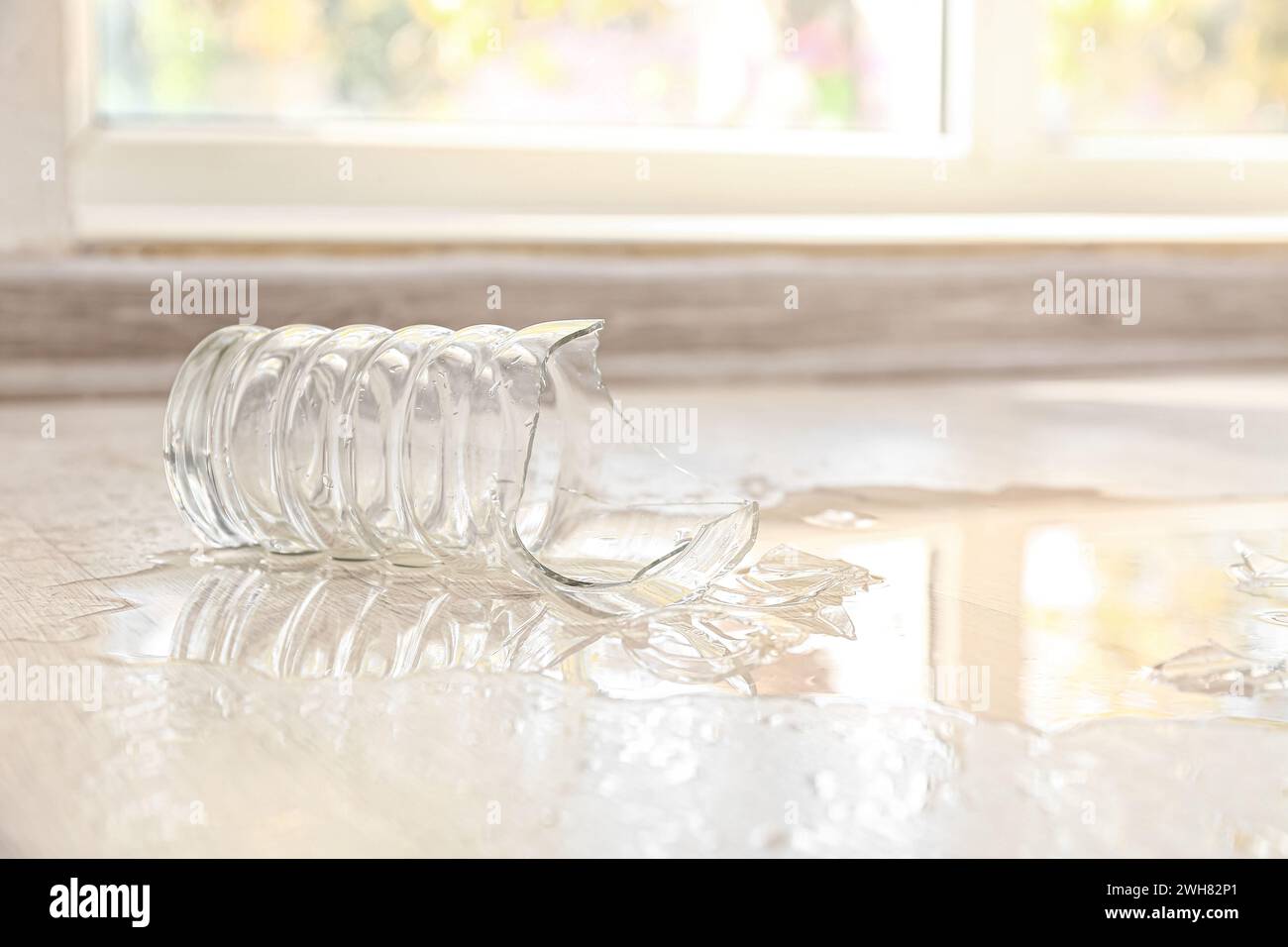 Shattered vase hi-res stock photography and images - Alamy