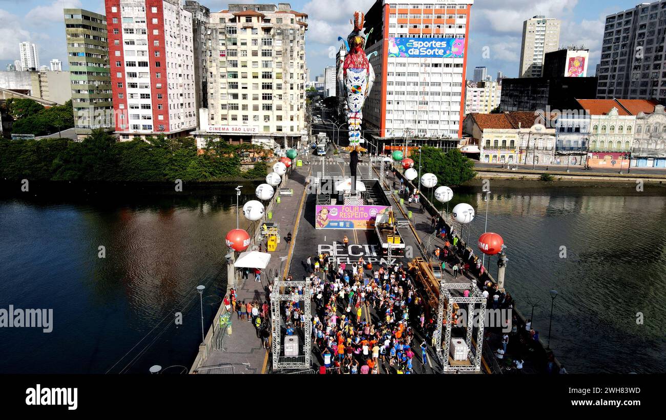 Recife, Brazil. 08th Feb, 2024. The giant Galo da Madrugada finally ...
