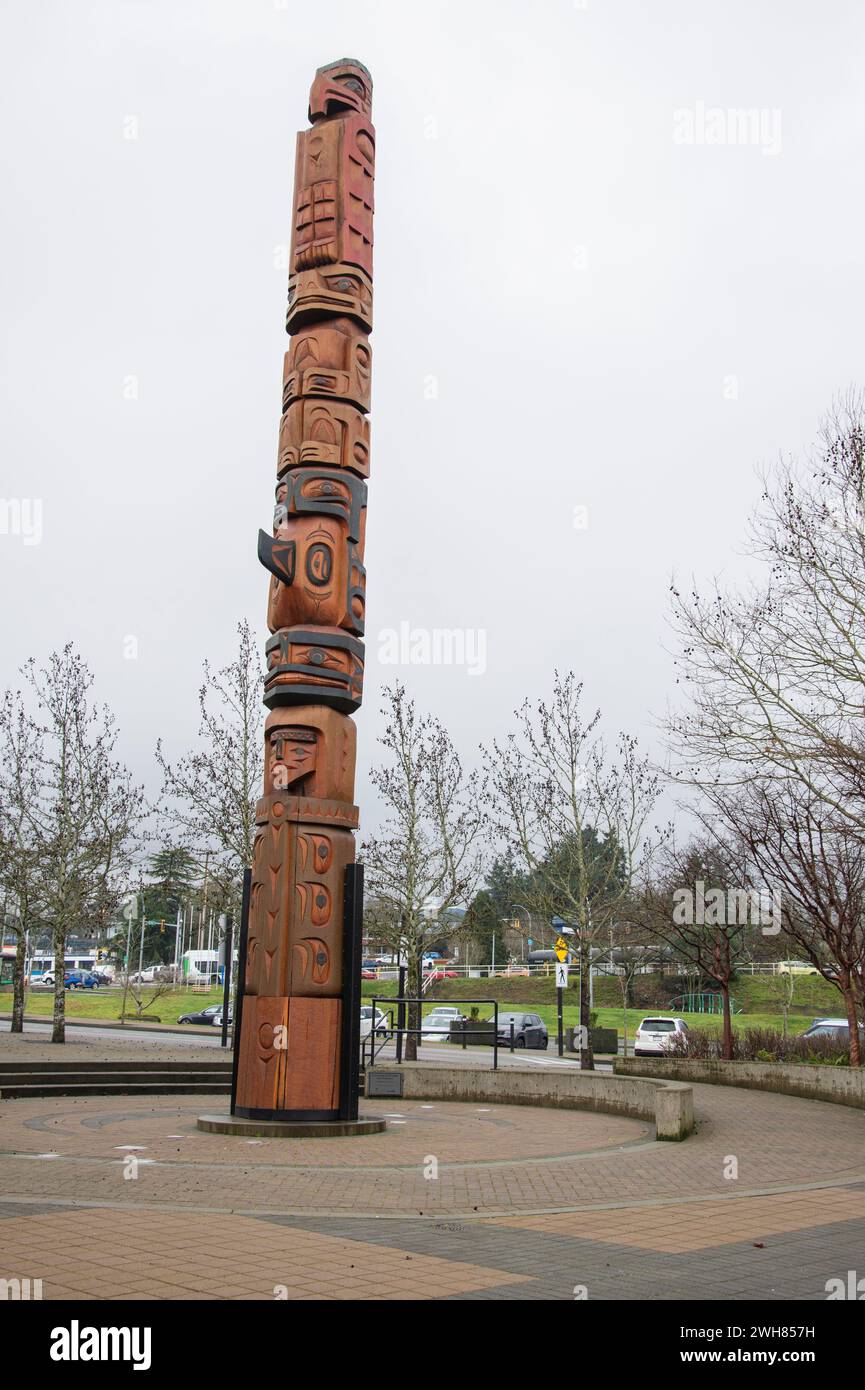 Salish totem pole at Maffeo Sutton Park in Nanaimo, British Columbia ...