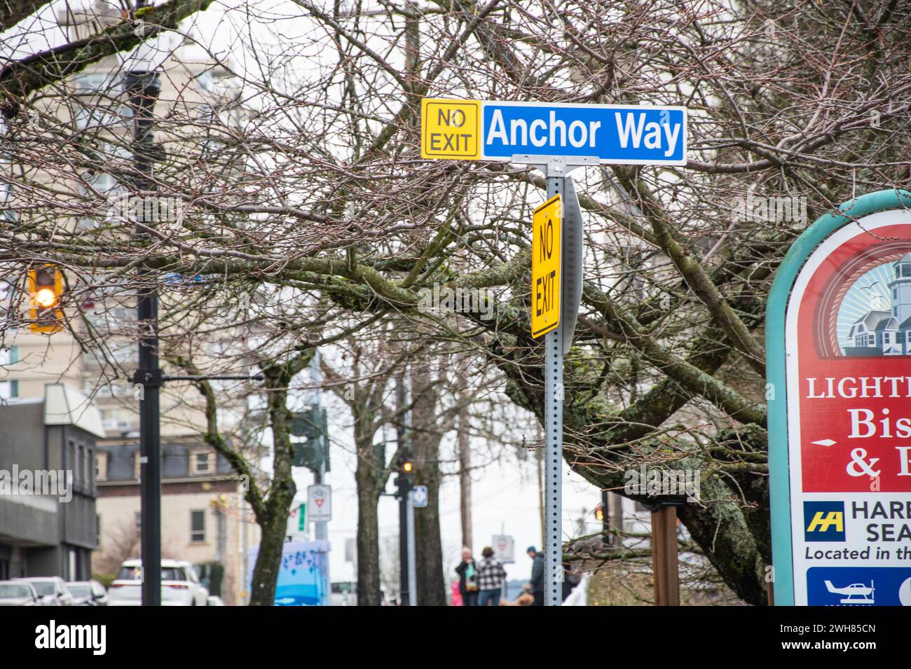 Pedestrian blue and yellow street sign hi-res stock photography and ...