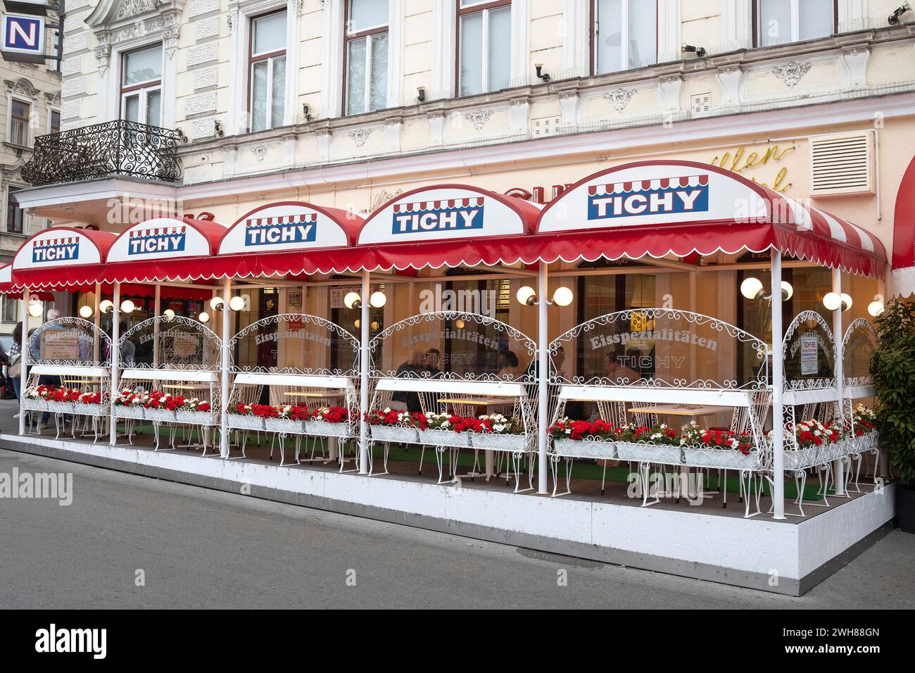 Eis logo hi-res stock photography and images - Alamy