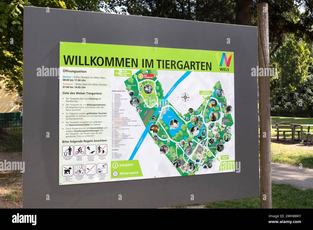 Tiergartenschild hi-res stock photography and images - Alamy