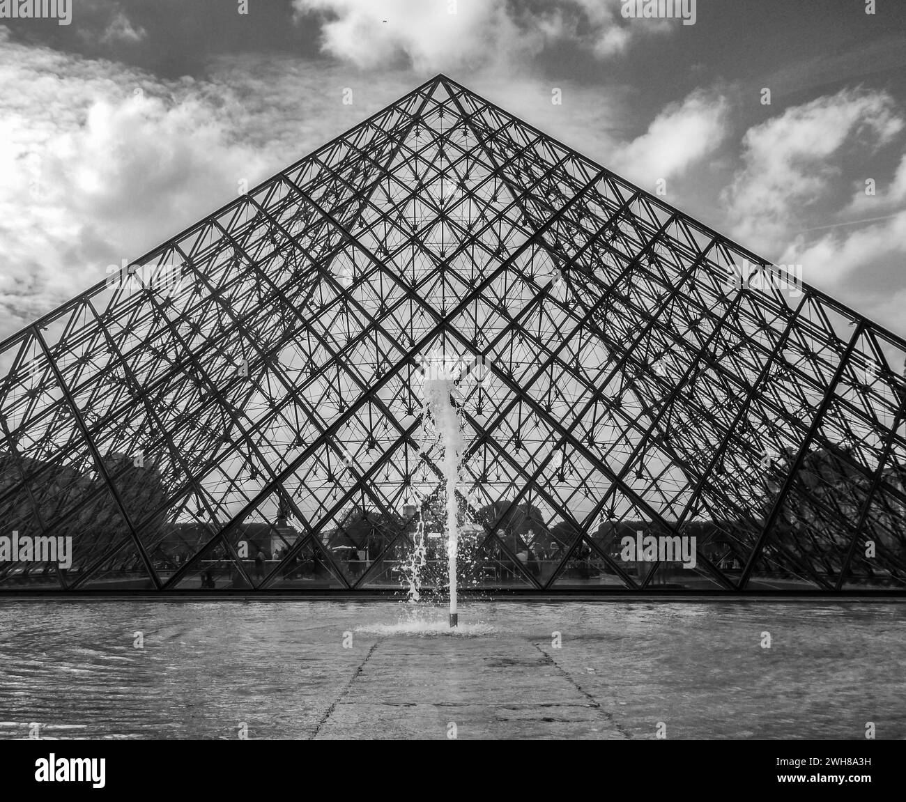 Louvre pyramid structure Black and White Stock Photos & Images - Alamy