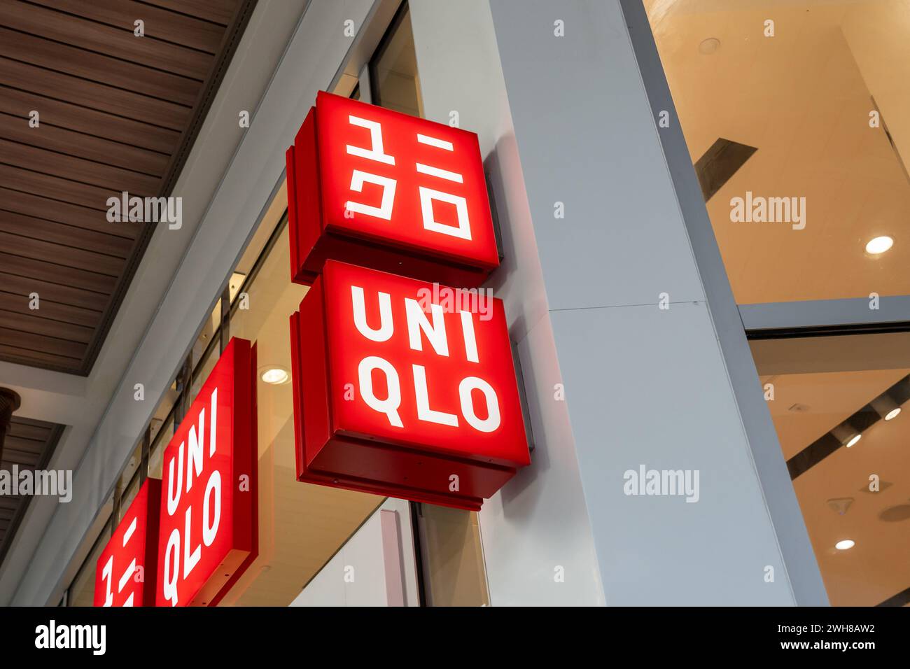 Uniqlo logo hi-res stock photography and images - Alamy