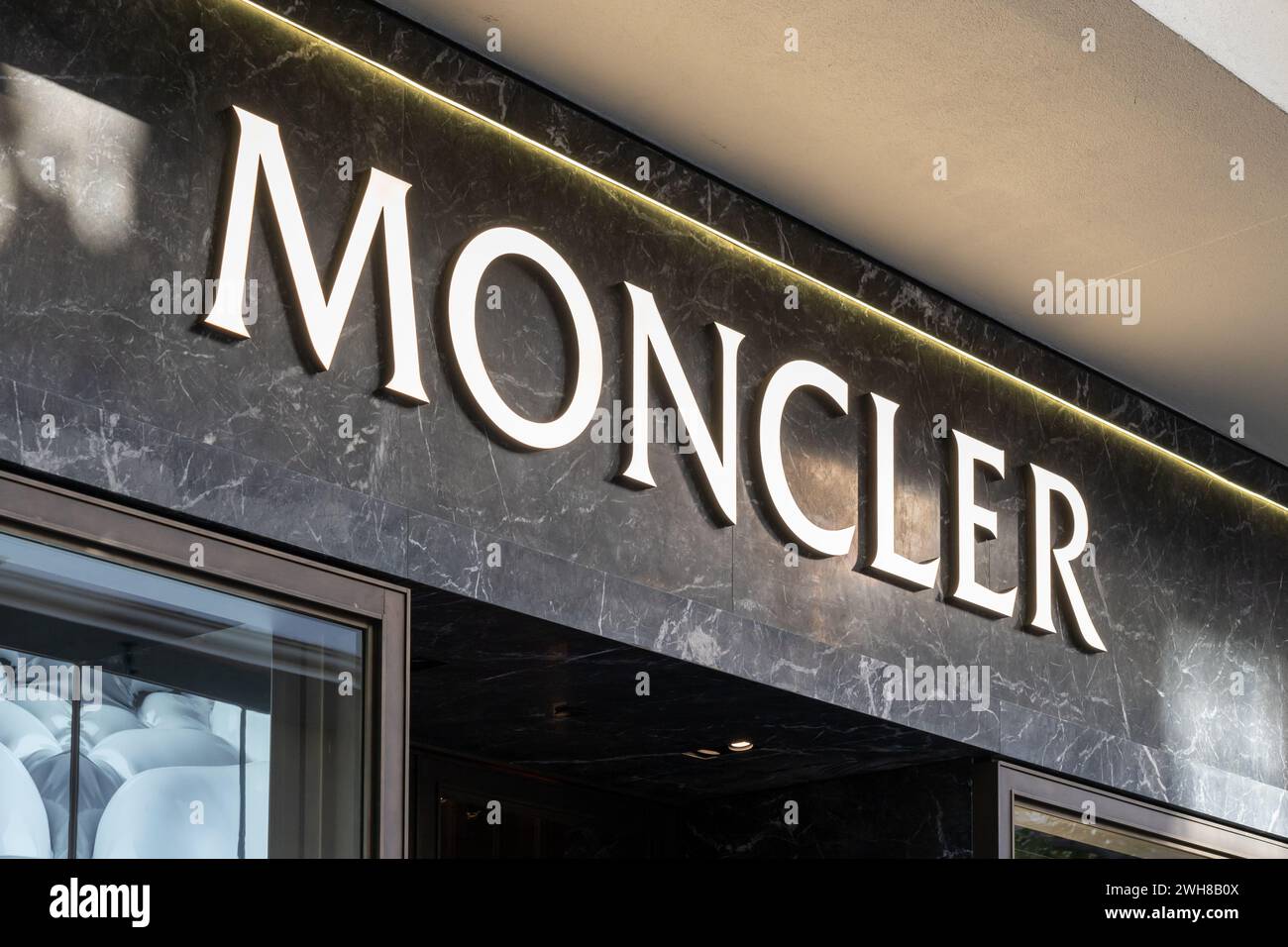 Fashion mall logo hi-res stock photography and images - Alamy