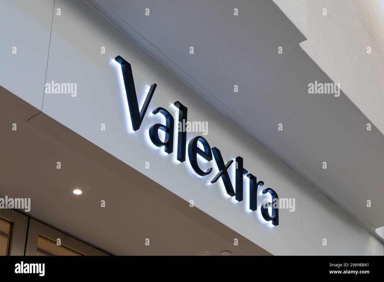 Luxury goods sign logo hi-res stock photography and images - Alamy