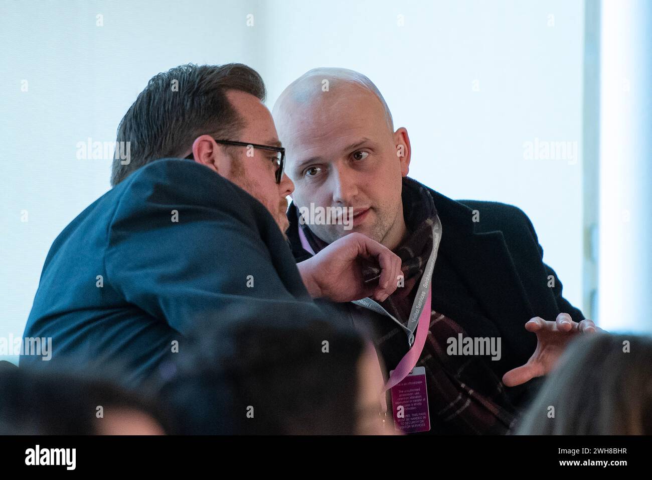 Thomas kerr talking with stephen flynn hi-res stock photography and ...