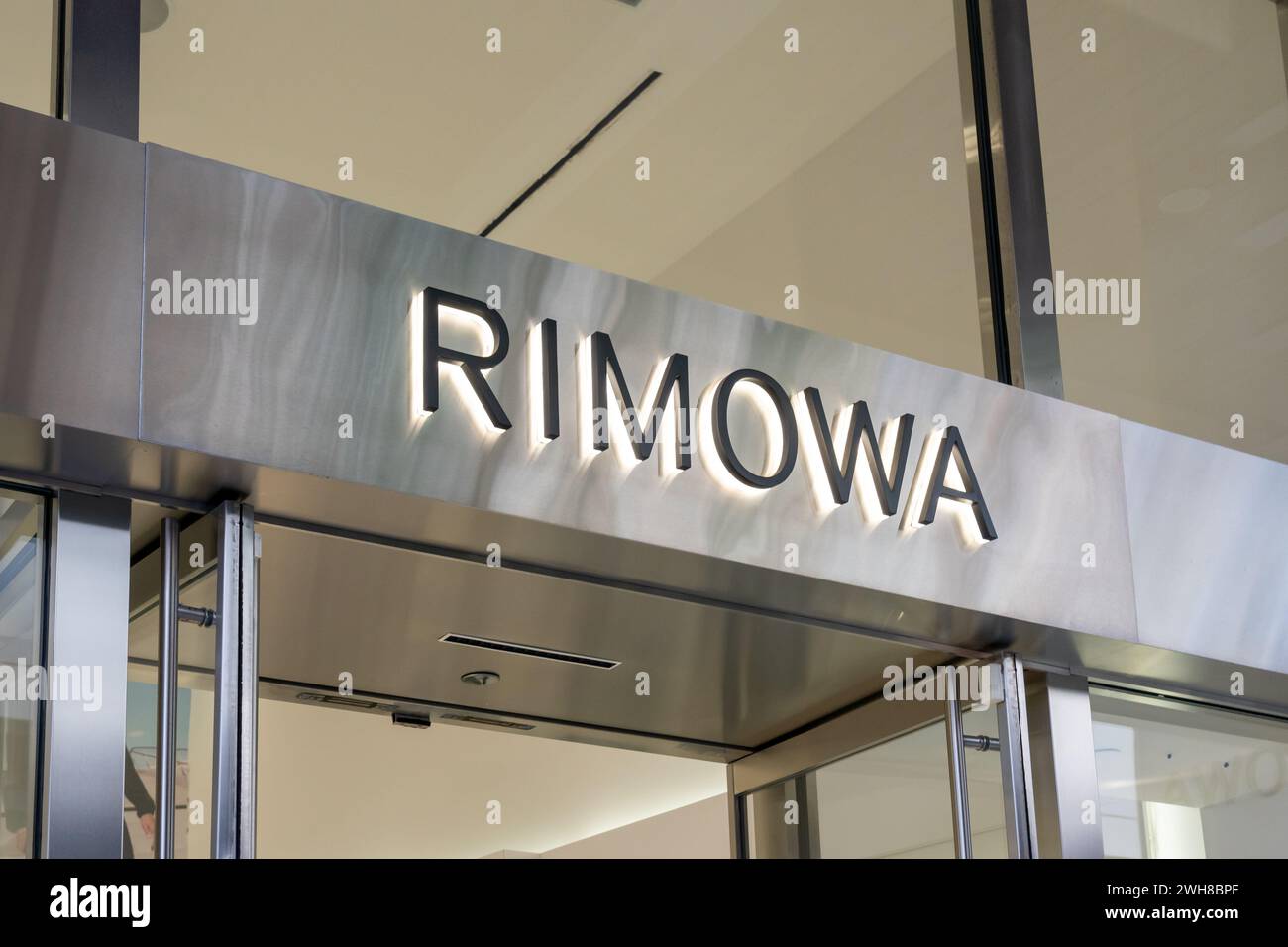 Rimowa logo hi-res stock photography and images - Alamy