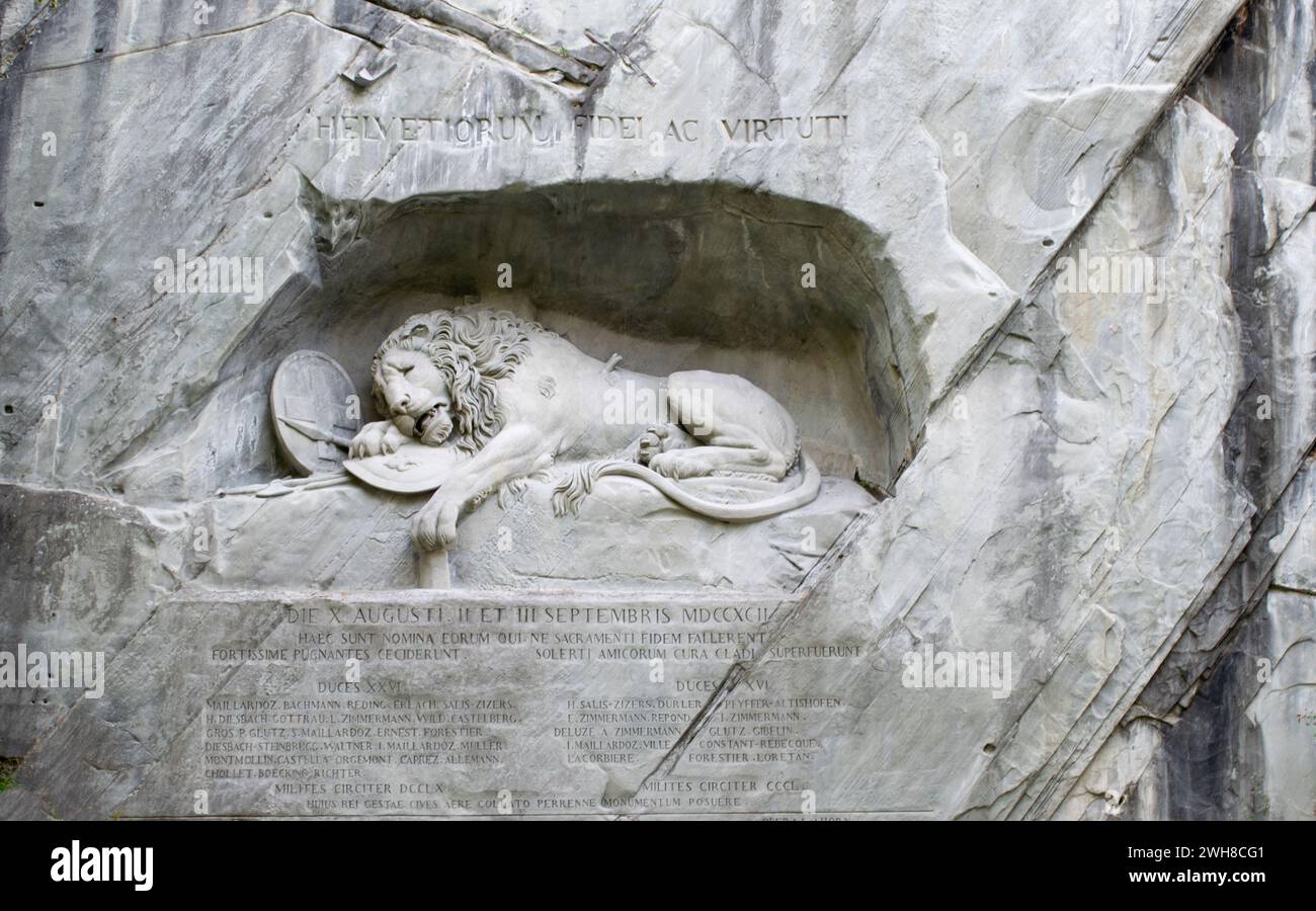 Statue of resting lion hi-res stock photography and images - Alamy