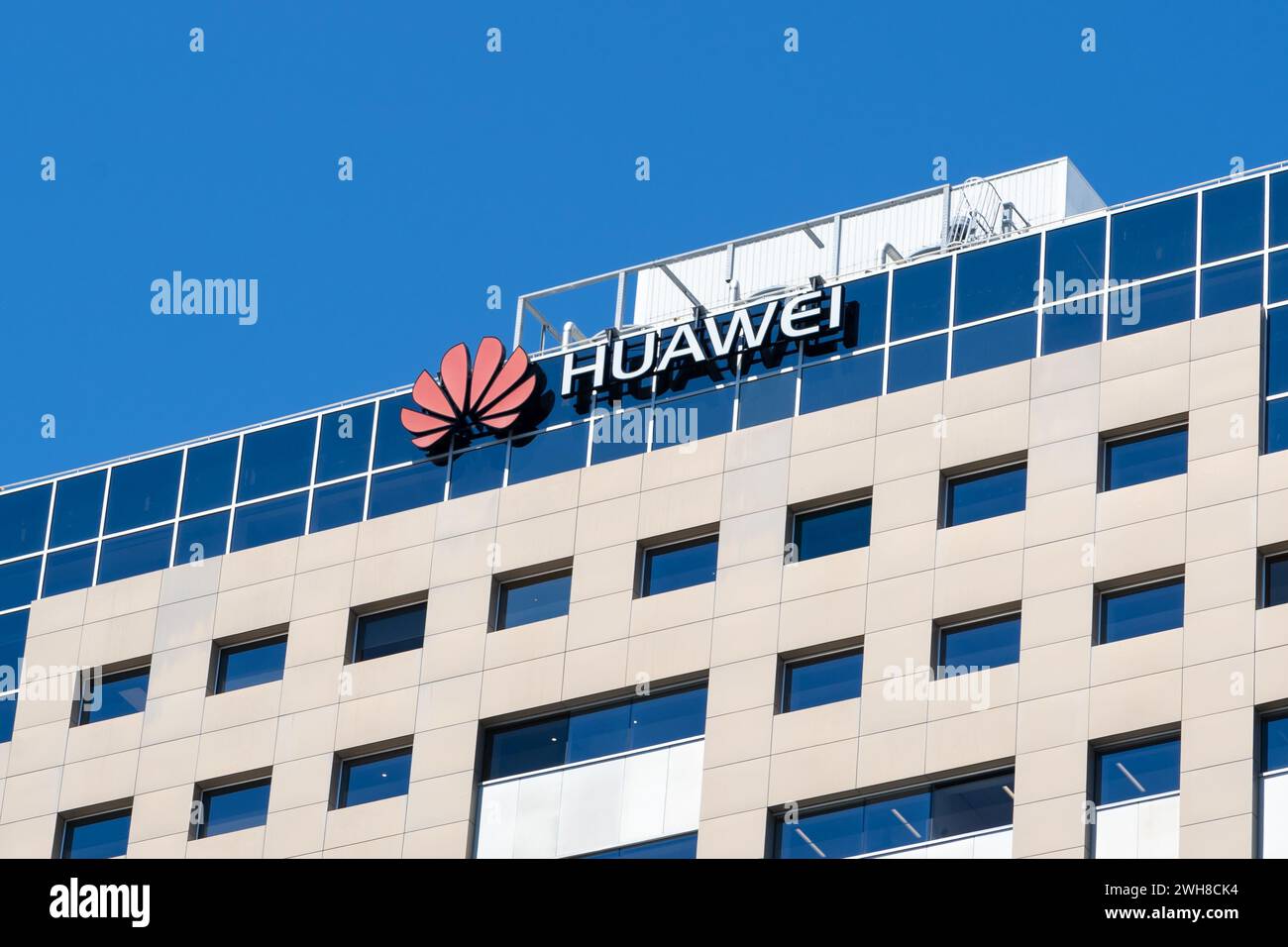 Huawei building exterior hi-res stock photography and images - Alamy