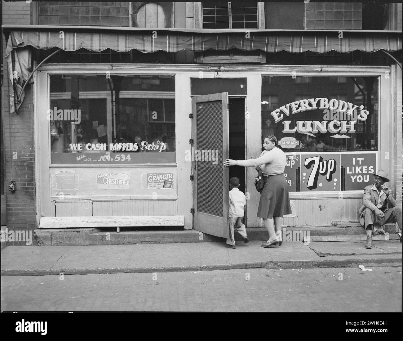 1940s family hi-res stock photography and images - Alamy