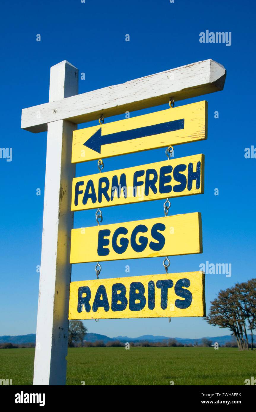 Farm sign, Benton County, Oregon Stock Photo - Alamy