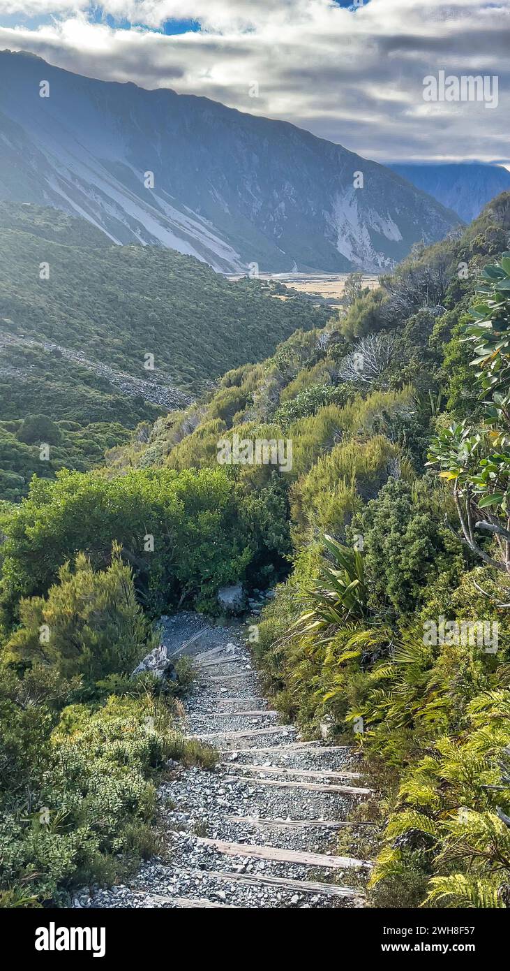 Mountain scenery from the Sealy tarns walk in Aoraki Mt Cook National ...