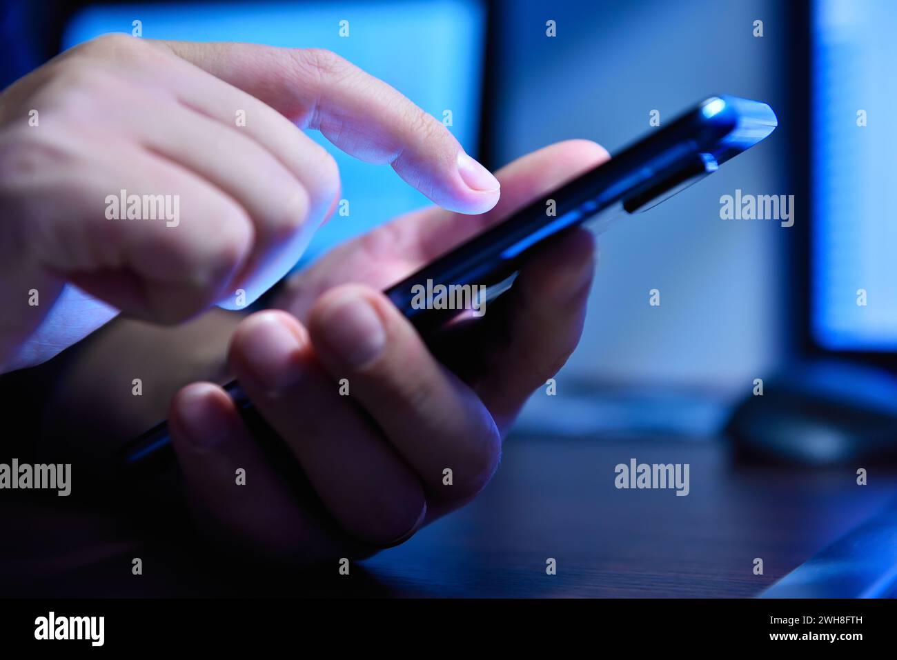 Black hands smartphone business hi-res stock photography and images - Alamy