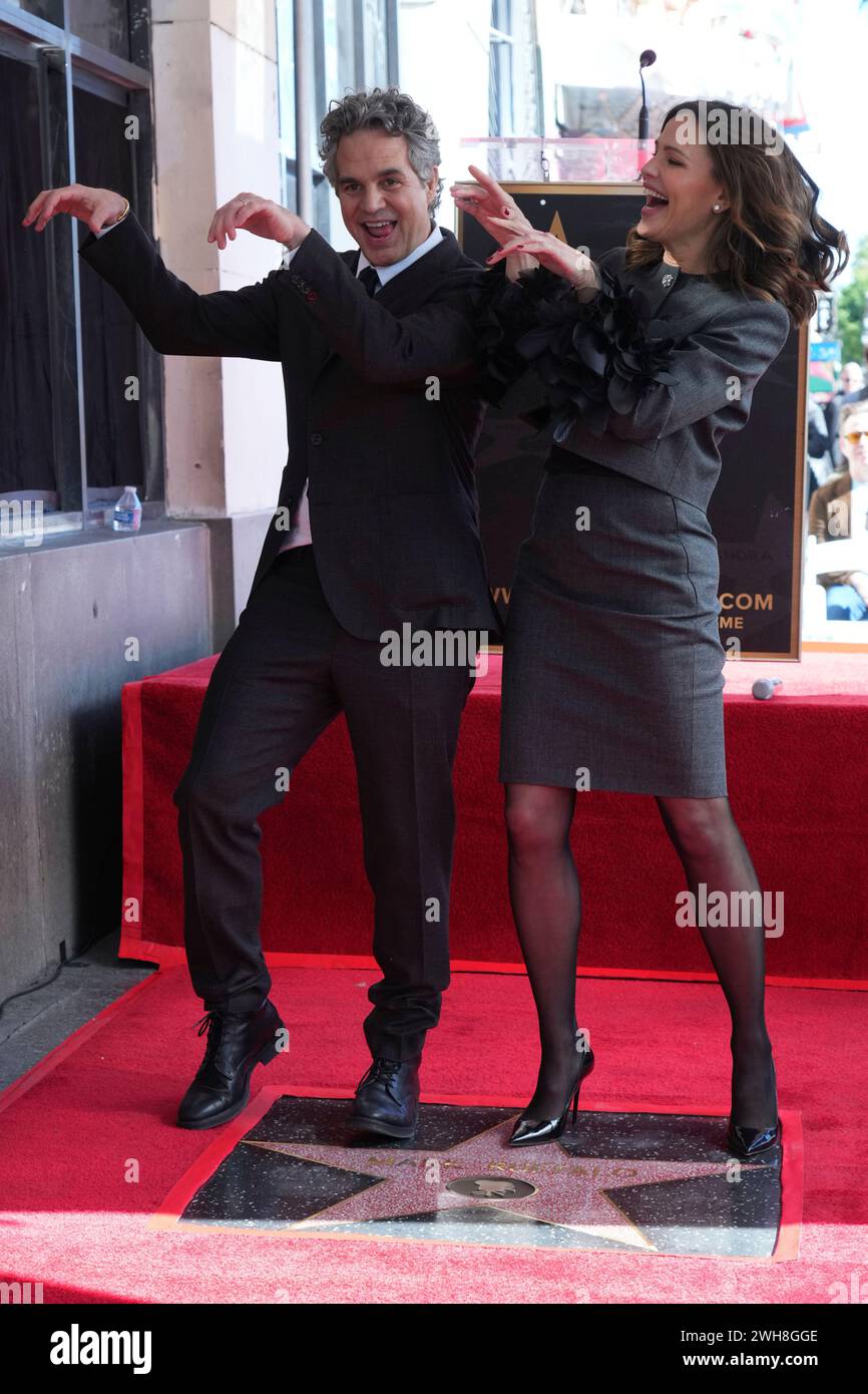 Mark Ruffalo, left, and Jennifer Garner attend a ceremony honoring ...