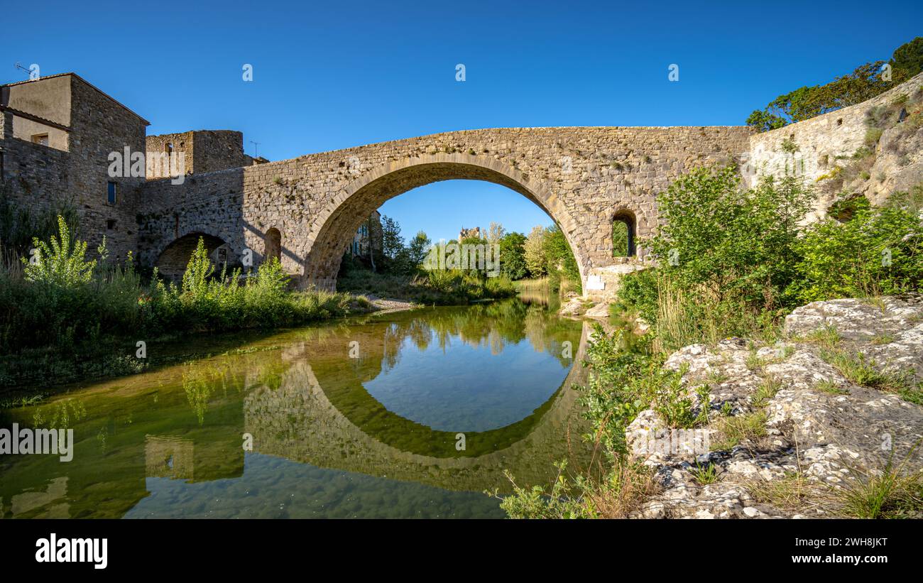 Medieval stone bridge hi-res stock photography and images - Alamy