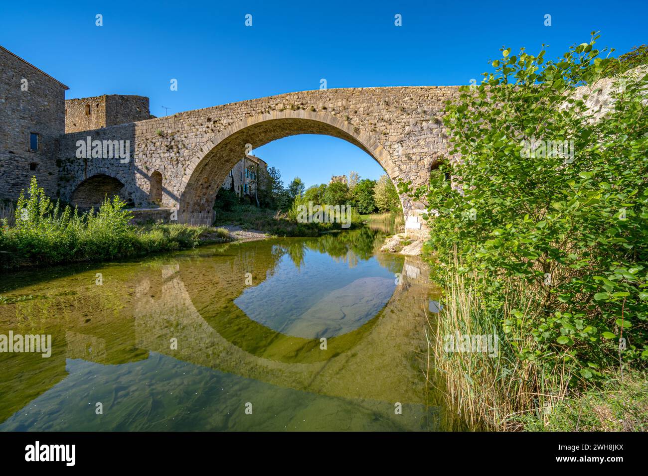 Medieval stone bridge hi-res stock photography and images - Alamy