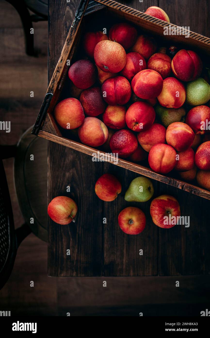 Box nectarines hi-res stock photography and images - Alamy