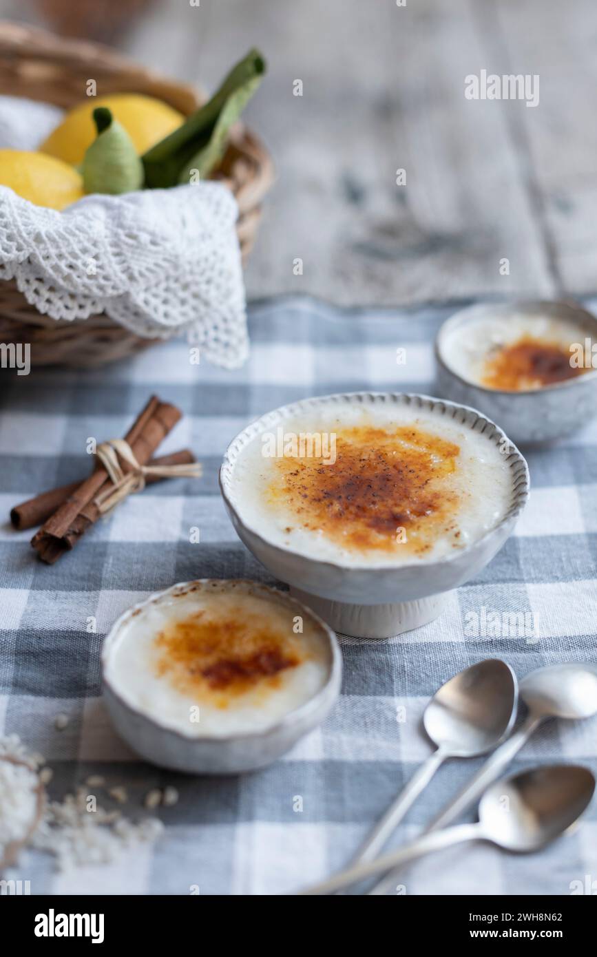Traditional creamy Spanish rice pudding in a bowl Stock Photo - Alamy