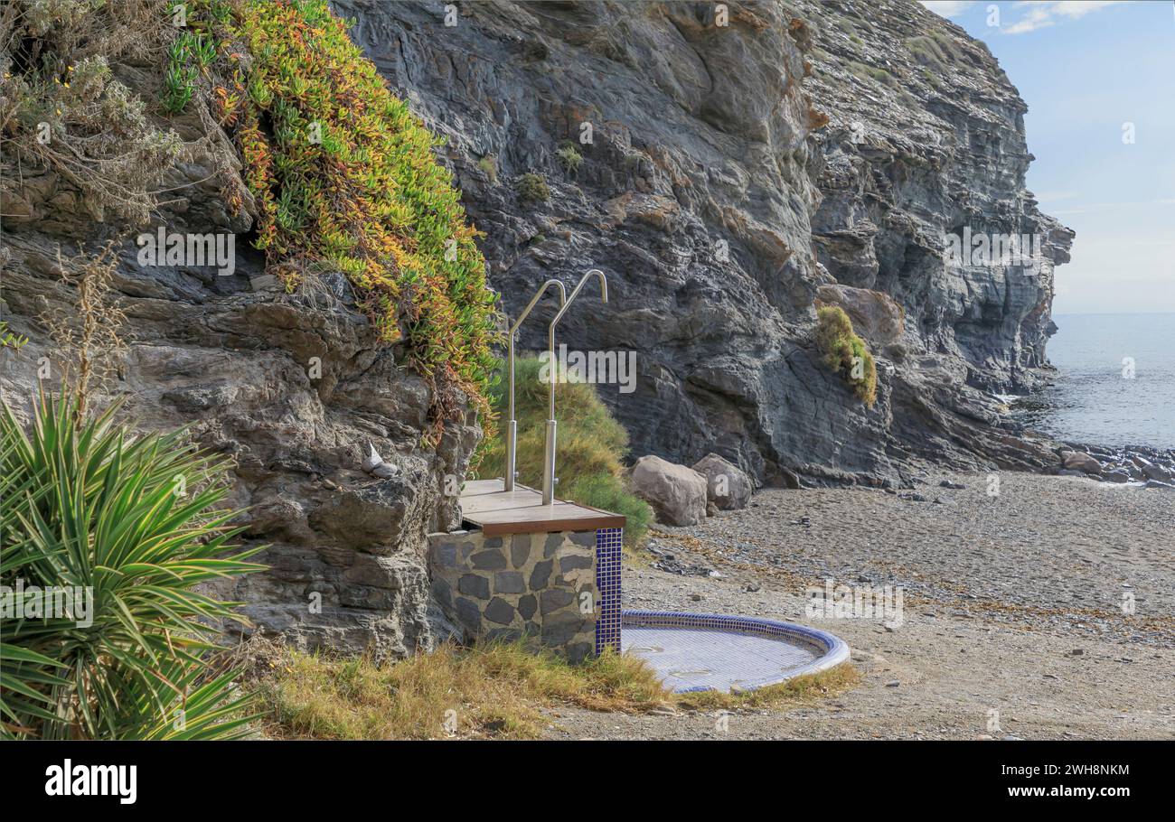 Outdoor showers hi-res stock photography and images - Alamy