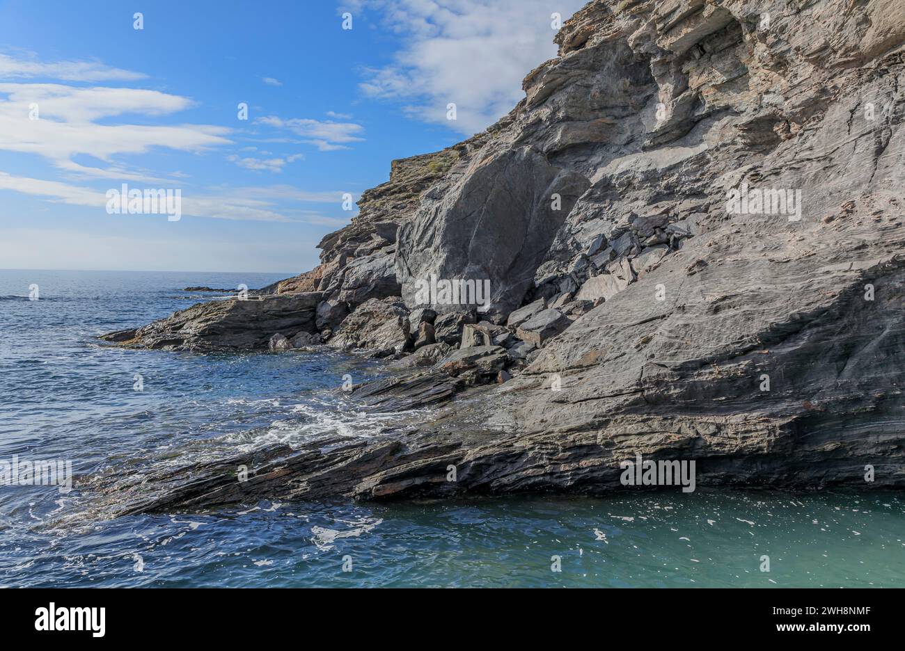 Slate sea cliffs hi-res stock photography and images - Alamy