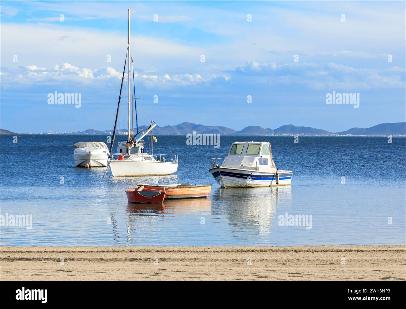 Sailing boats of different sizes by the shore of the Mar Menor Stock ...