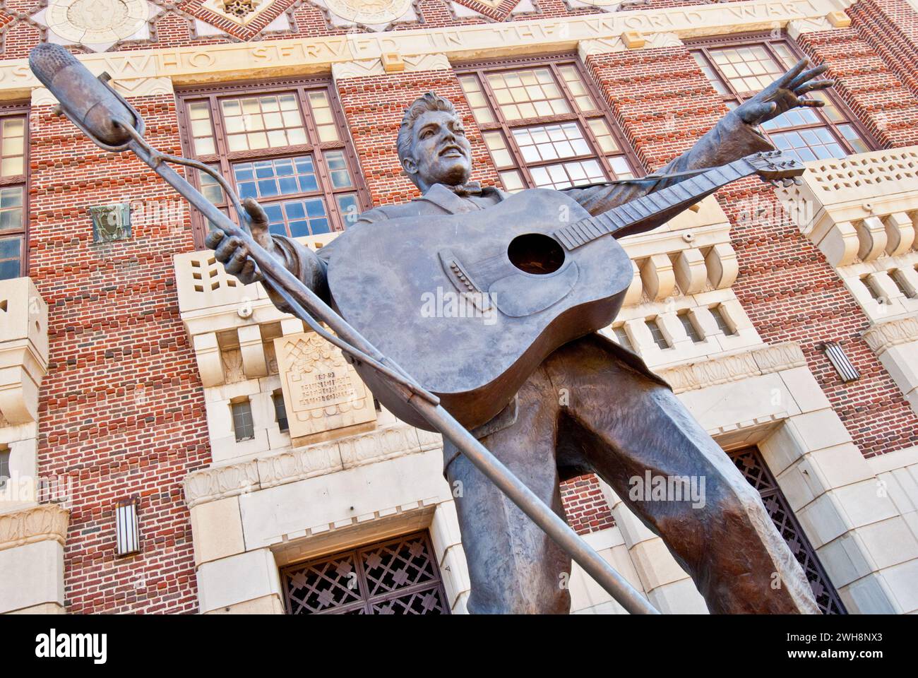Elvis Presley statue by Eric Kaposta (2004) in front of the Municipal ...