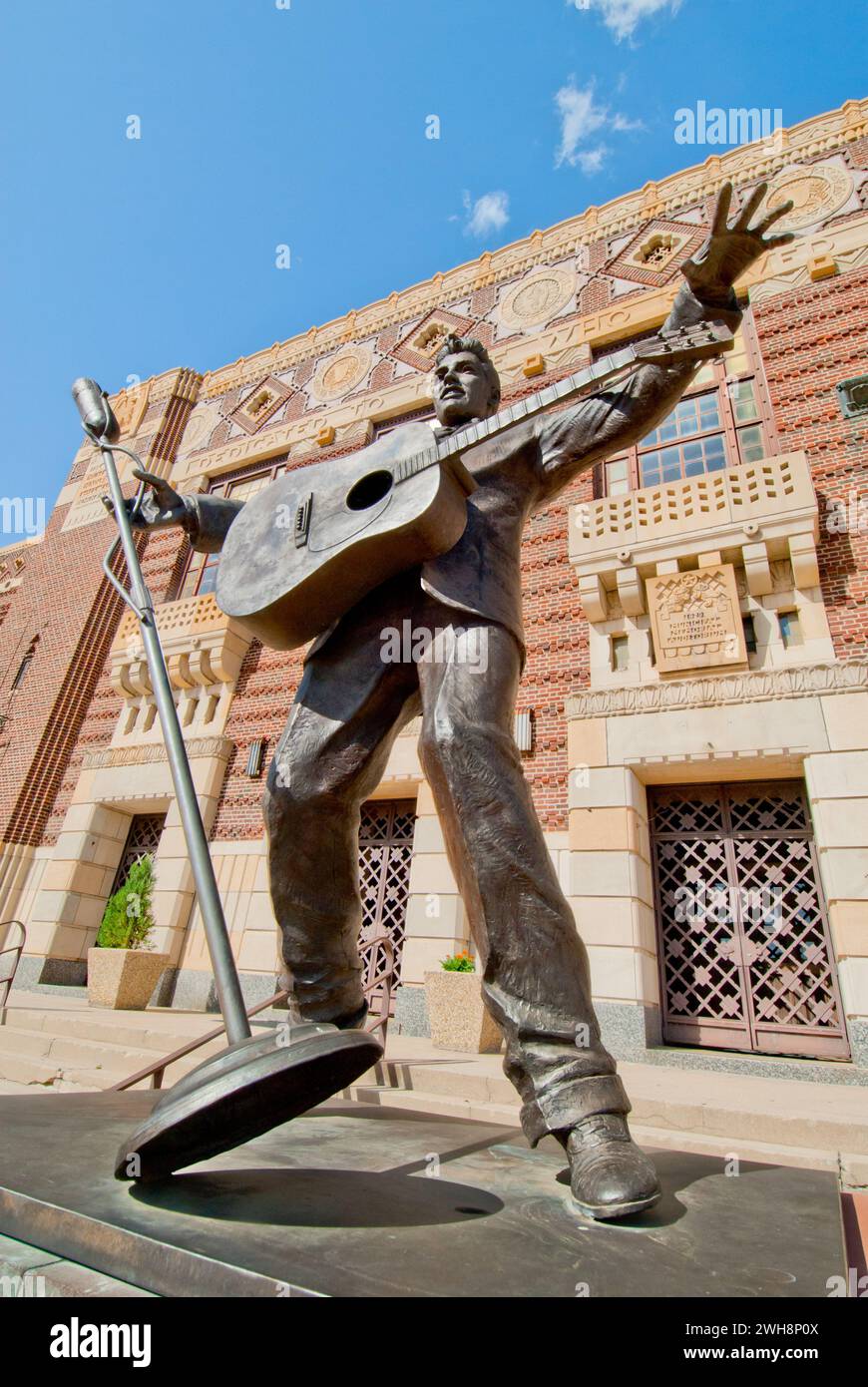 Elvis Presley statue by Eric Kaposta (2004) in front of the Municipal ...