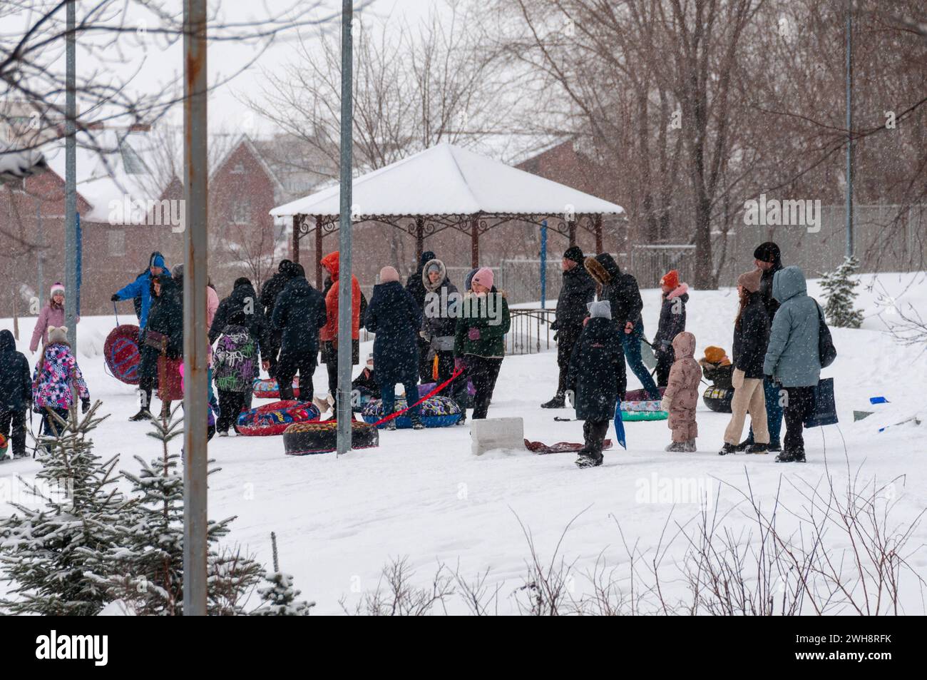Winter moments and the beauty of winter People ride cheesecakes down ...
