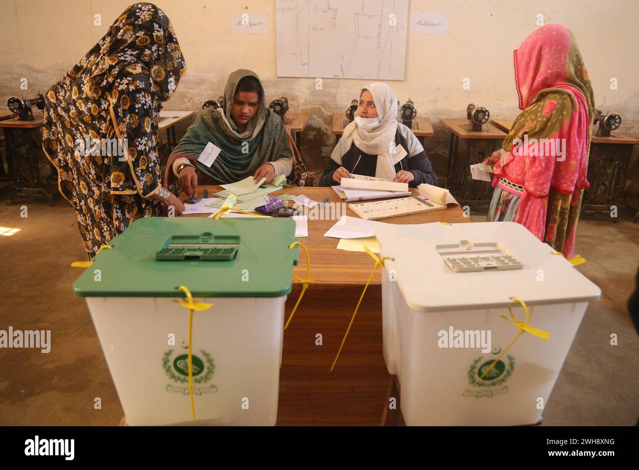 Hyderabad, Pakistan. 08th Feb, 2024. Pakistani women's are casting ...