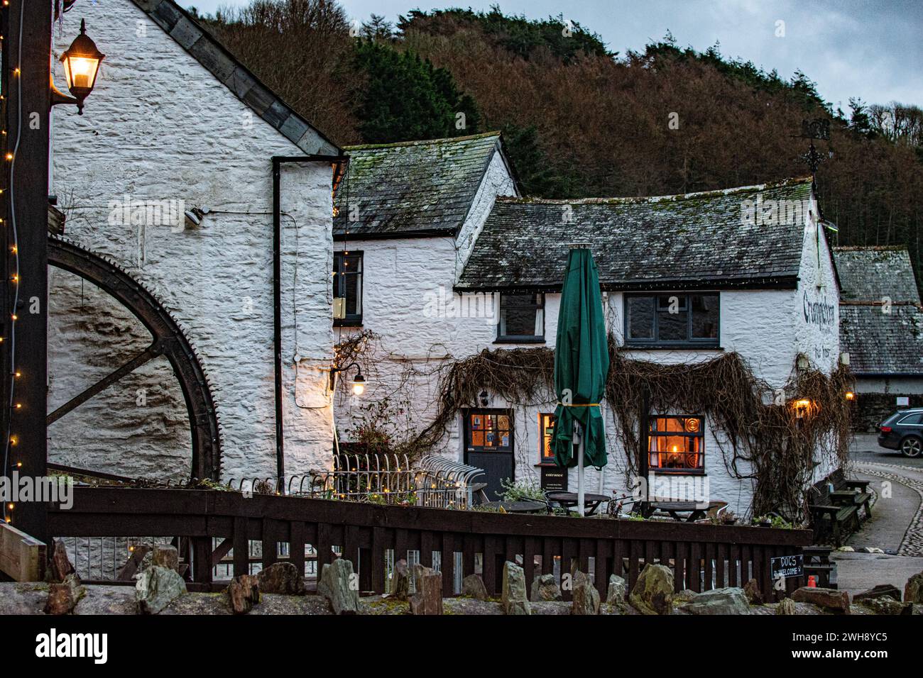 Old english pub hi-res stock photography and images - Alamy