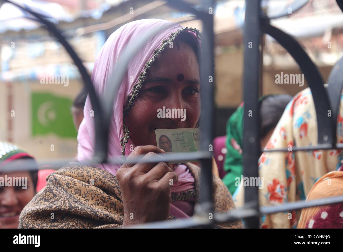 Hyderabad, Sindh, Pakistan. 8th Feb, 2024. Pakistani women showing her ...