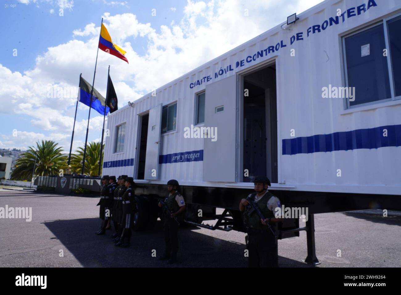 CUARTEL MOVIL TODD D ROBINSON Quito 8 de febrero 2024. Entrega del ...