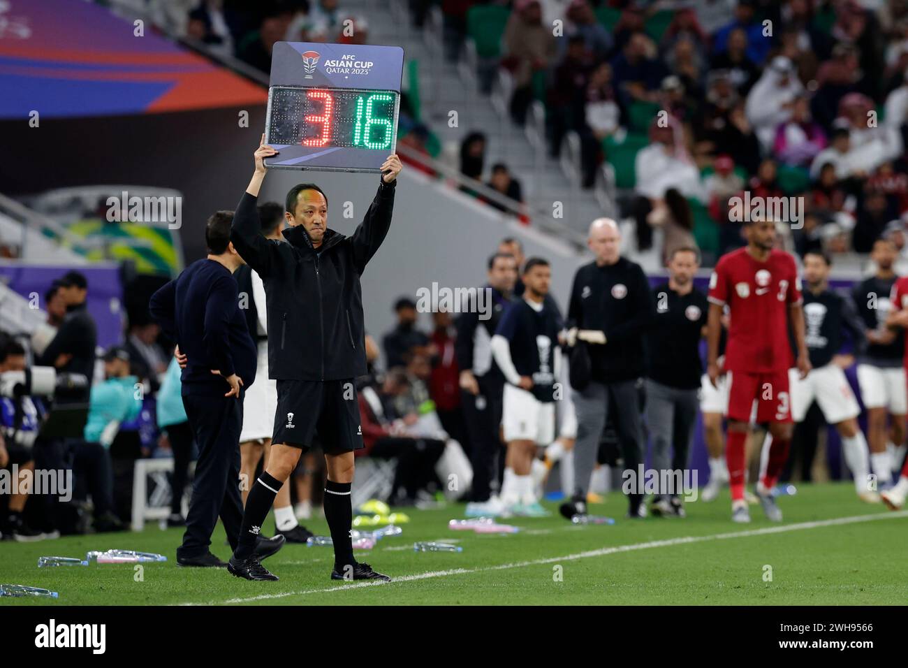 Fourth official football hi-res stock photography and images - Alamy