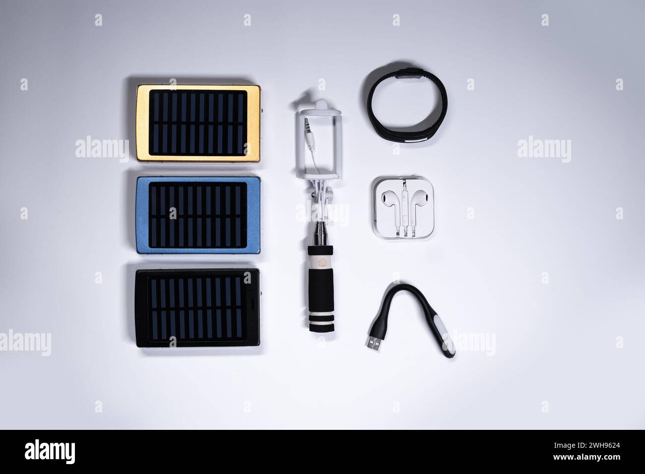 mobile power banks with solar panel set with portable electronic ...
