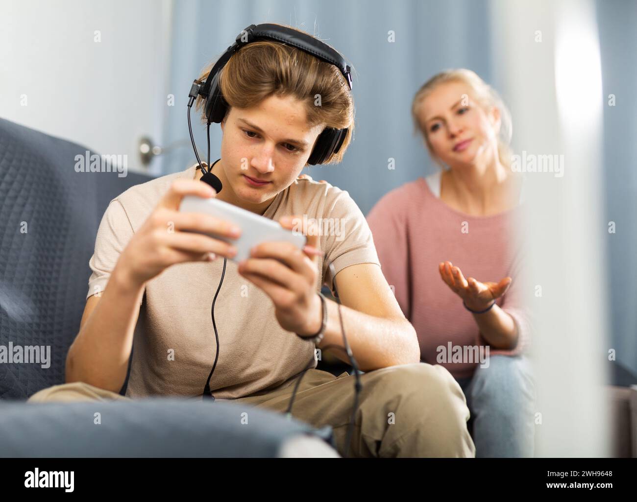 Teenage boy phone frustrated mother hi-res stock photography and images ...
