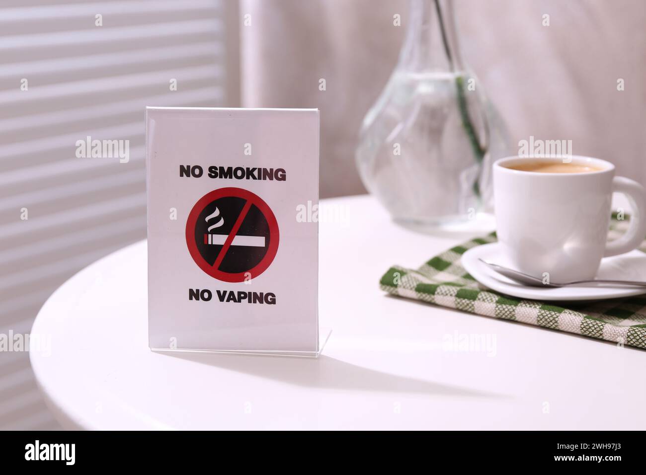 No vaping symbol hi-res stock photography and images - Alamy