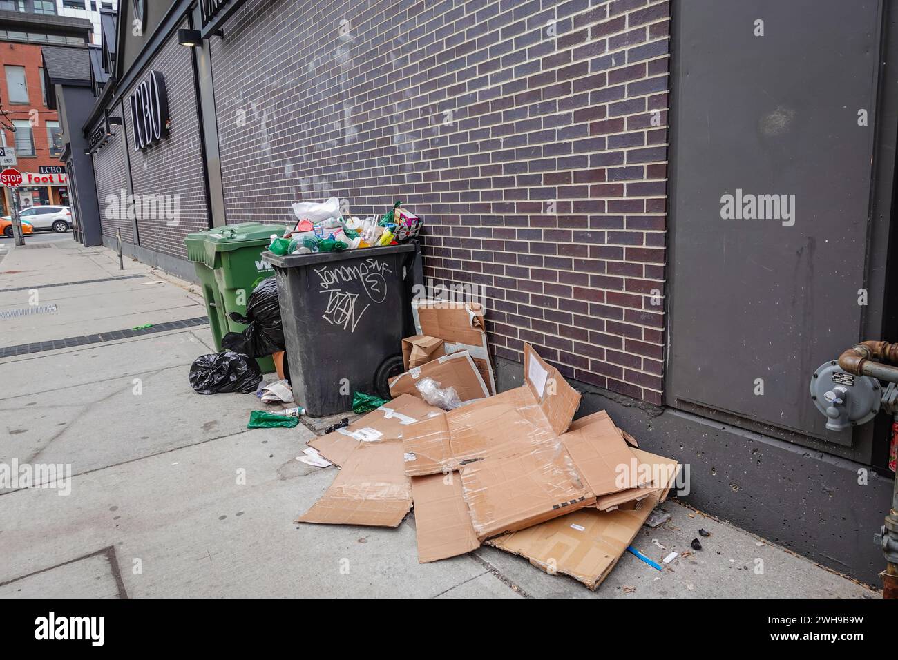 Toronto garbage hi-res stock photography and images - Alamy