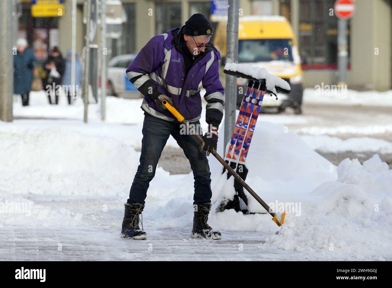 Centimeters of snow hi-res stock photography and images - Alamy