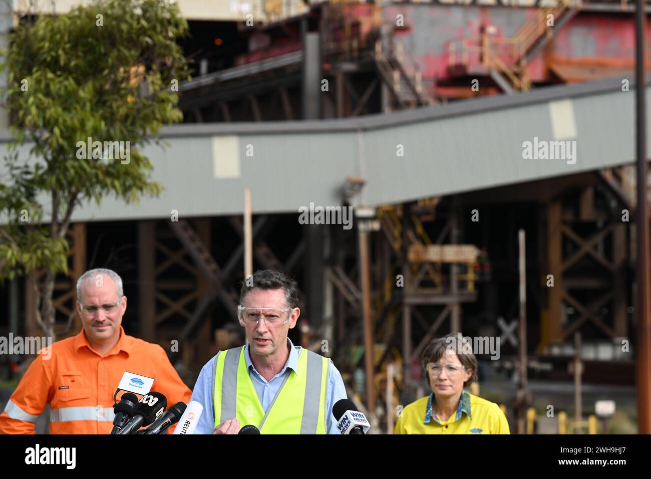 Stephen Jones (centre), Assistant Treasurer, Minister for Financial ...