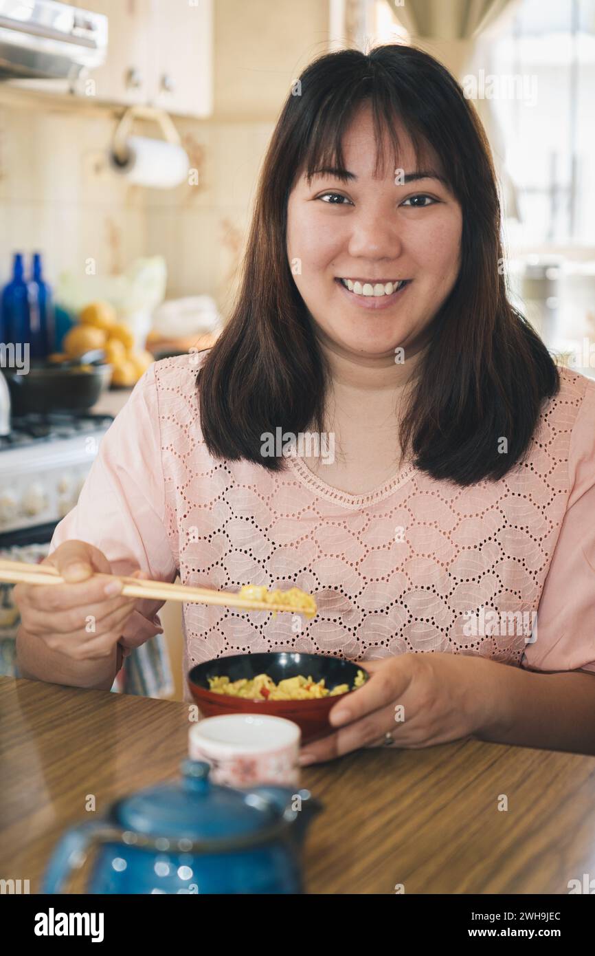 Indoor horizontal lady lunch make hi-res stock photography and images ...