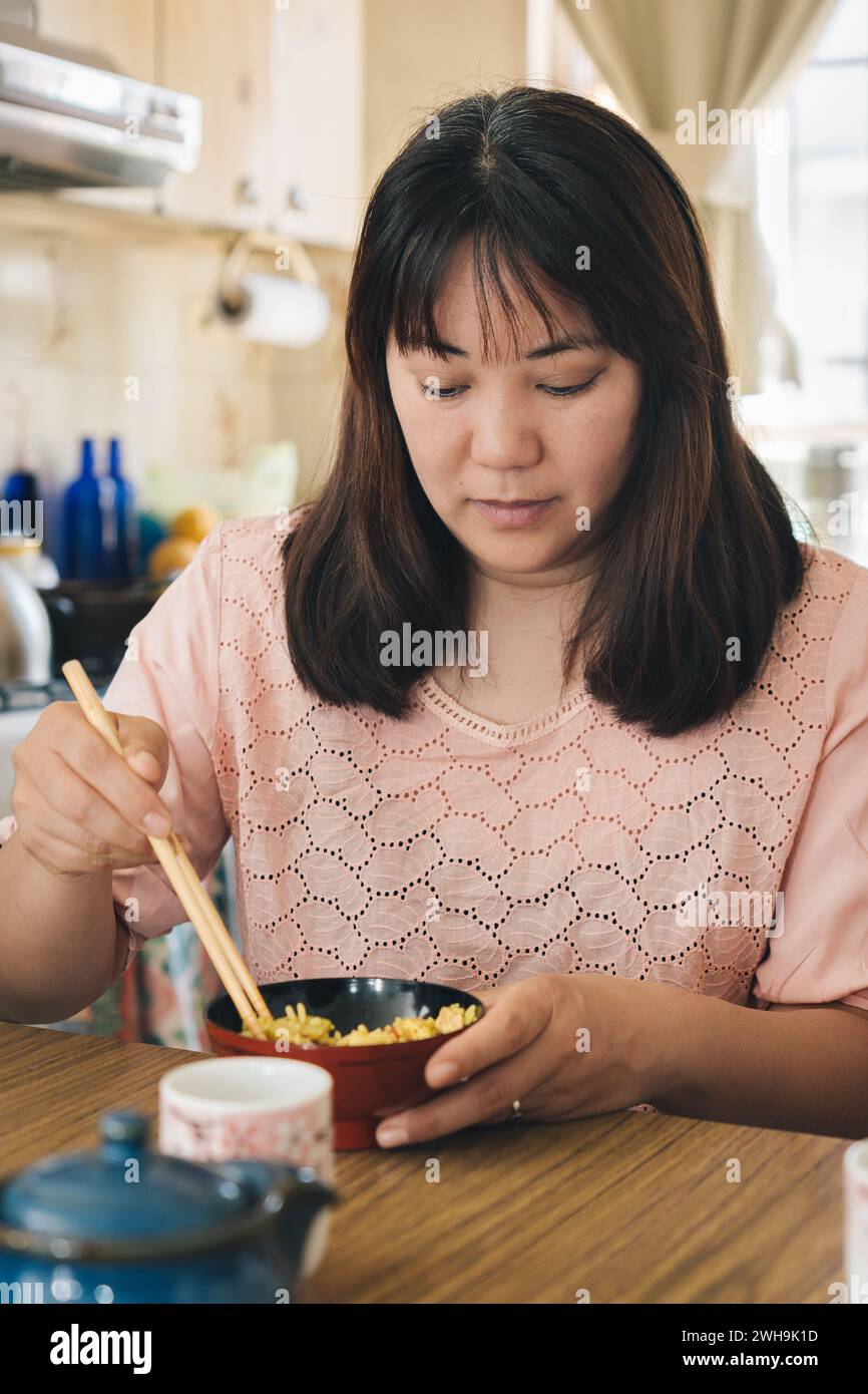 Japan eating woman hi-res stock photography and images - Alamy
