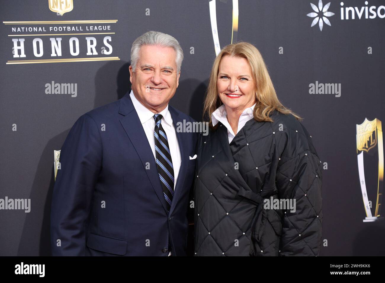 Las Vegas, United States. 08th Feb, 2024. Steve Mariucci (L) and guest ...