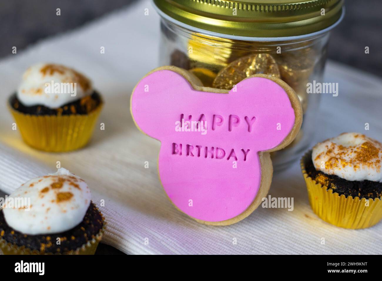 Happy birthday mouse hi-res stock photography and images - Alamy