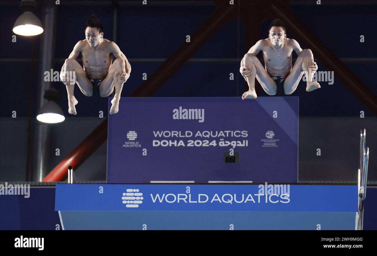 China's Lian Junjie (R) and Yang Hao perform in the men's 10-meter ...
